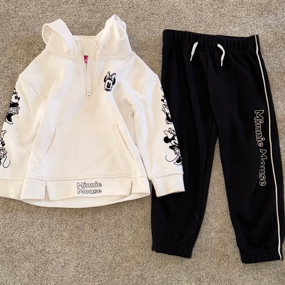 Disney | Matching Sets | 4t Minnie Mouse Print Sweat Suit | Poshmark